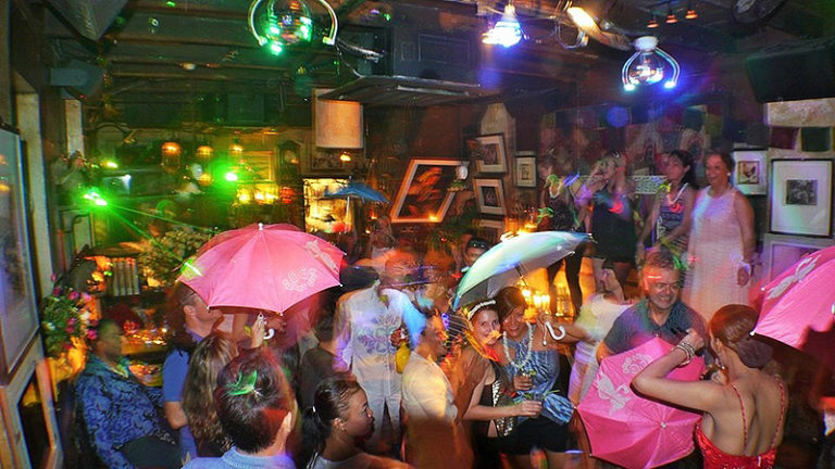 Partying in Paradise: The Best Nightclubs and Beach Bars in Phuket