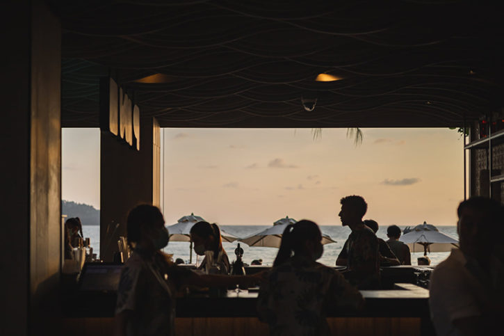 Partying in Paradise: The Best Nightclubs and Beach Bars in Phuket